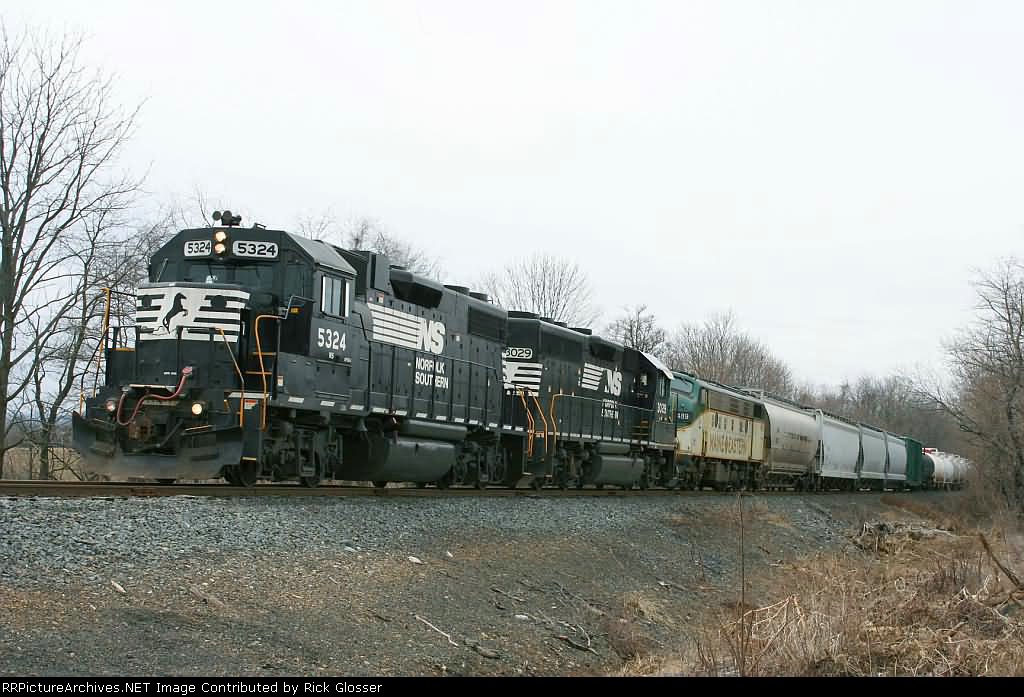 H74 With ME FL9 In Stewartsville, NJ On NS Washington Secondary